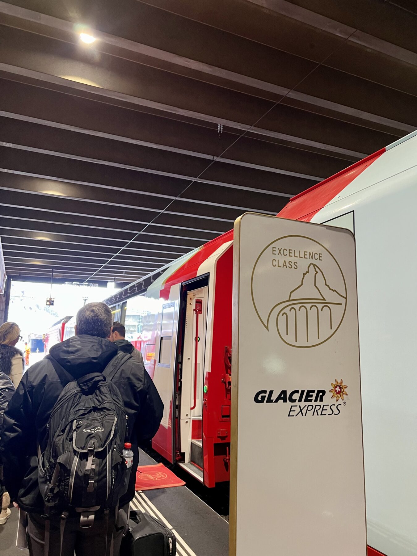 Le train panoramique Glacier Express en Suisse